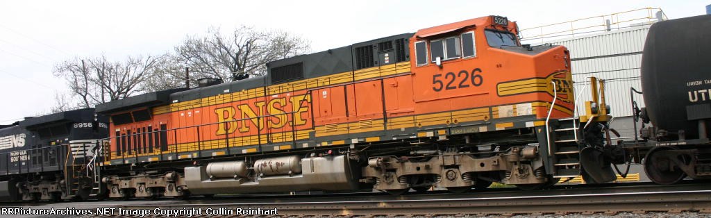 BNSF 5226